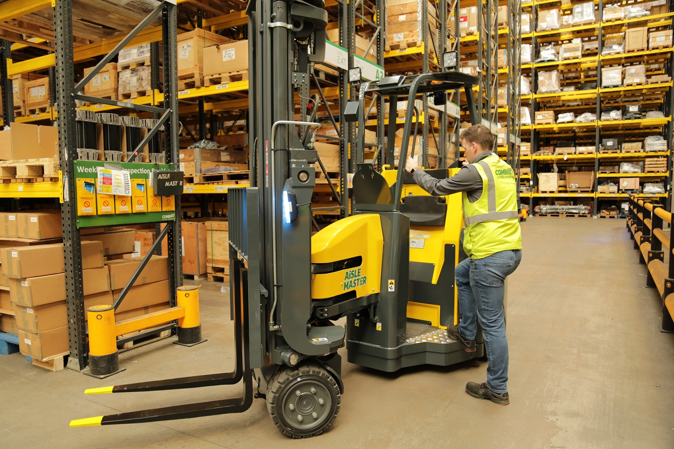 Aisle Master OP - Articulated Forklift - Easy Street JD&S