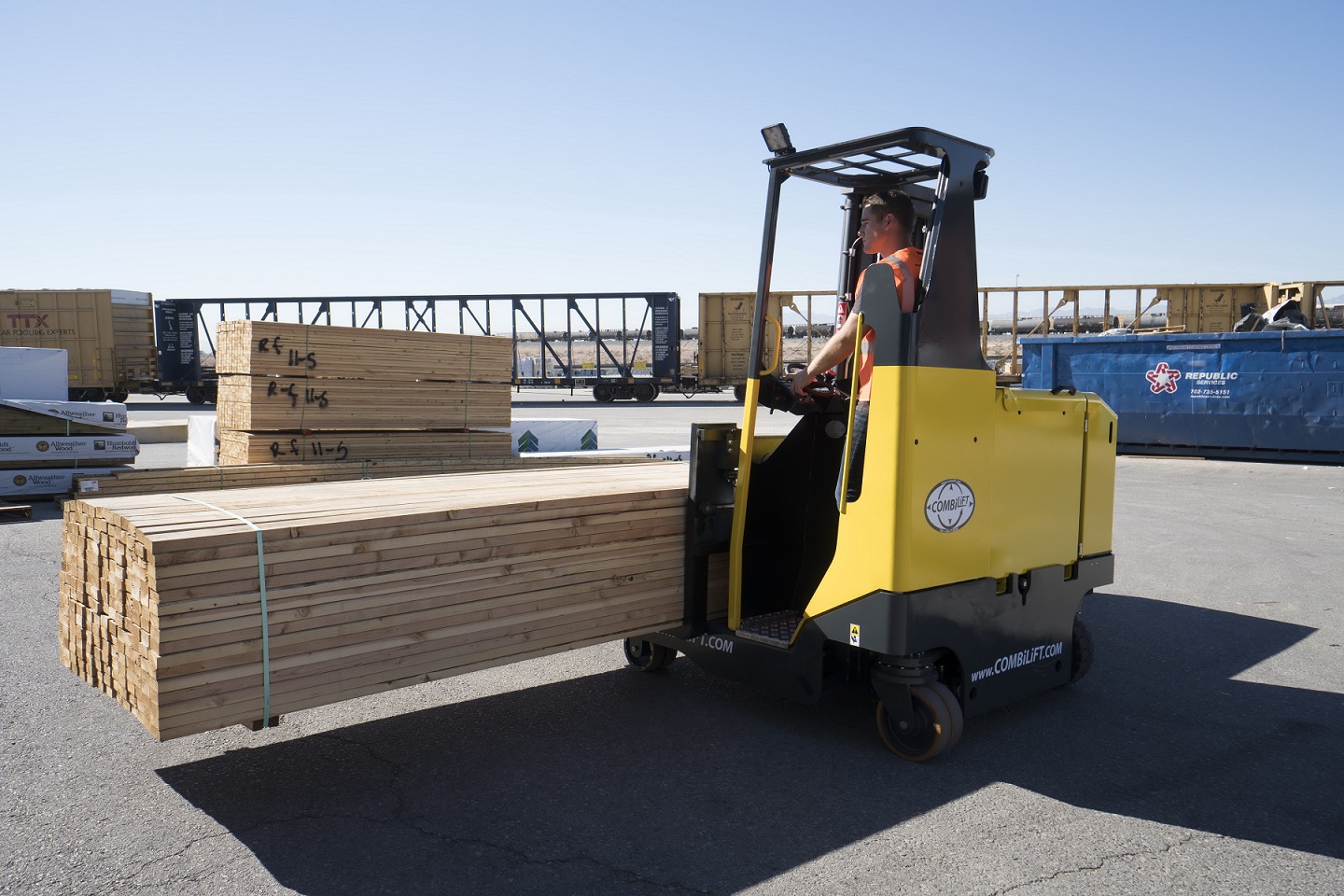 Combilift MR Multi-directional Reach Truck - Easy Street JD&S