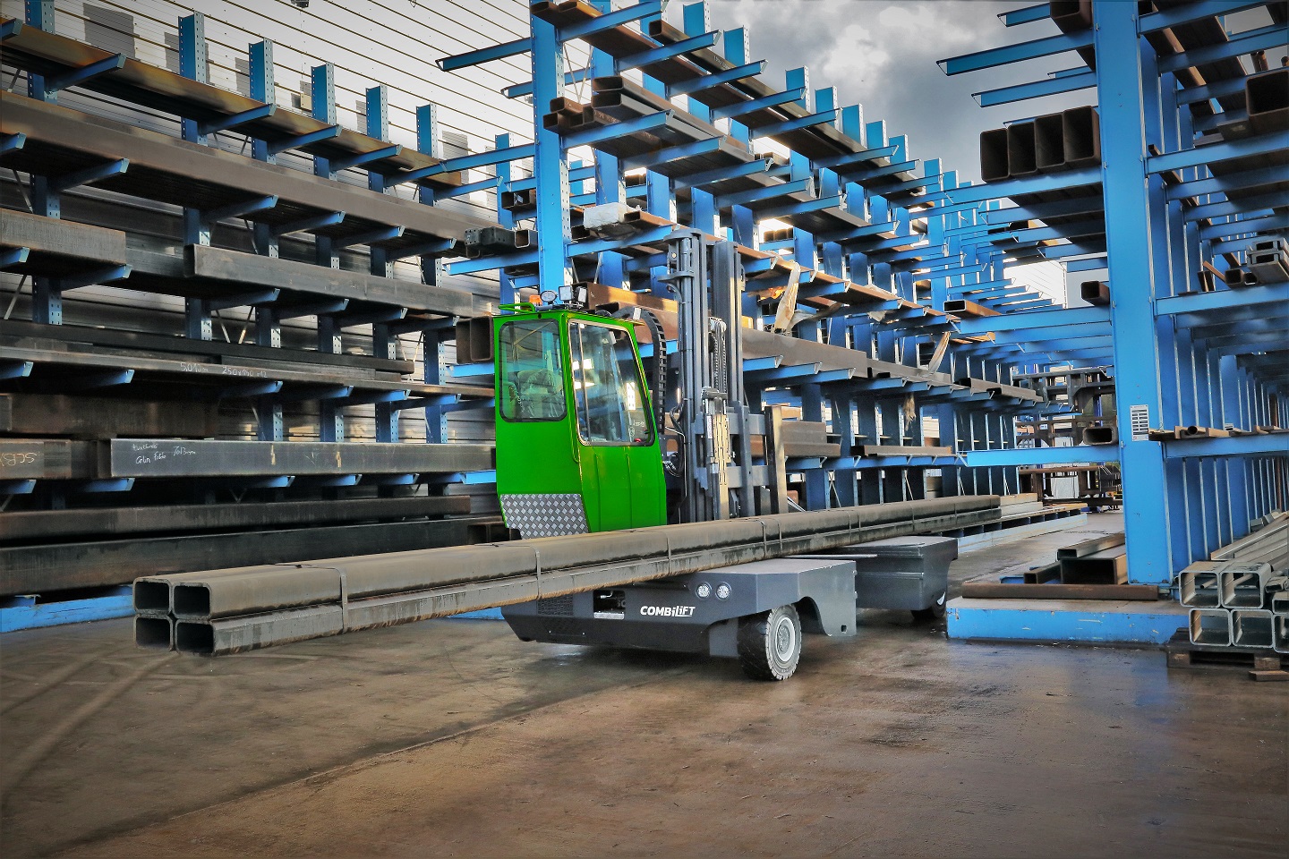 Sideloader Forklifts | Narrow Aisle Sideloader Forklifts